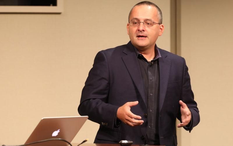 Alberto Cairo on mastering the art of reading a chart