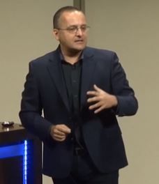 Plenary - Alberto Cairo - How Charts Lie and How They Make Us Smarter ...